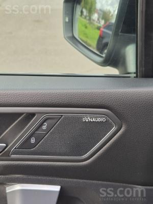 Black Volkswagen Tiguan 2019 in Riga, with an engine capacity of 2.00 L and mileage of 253 thousand km for 18490 €, photo 14 on AUTOMOTO.COM.LV