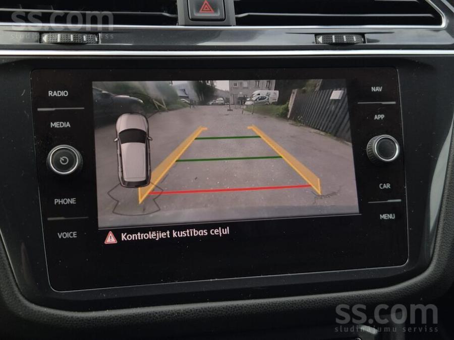 Black Volkswagen Tiguan 2019 in Riga, with an engine capacity of 2.00 L and mileage of 253 thousand km for 18490 €, photo 17 on AUTOMOTO.COM.LV