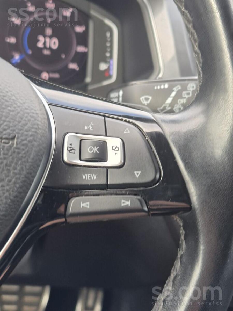 Black Volkswagen Tiguan 2019 in Riga, with an engine capacity of 2.00 L and mileage of 253 thousand km for 18490 €, photo 20 on AUTOMOTO.COM.LV