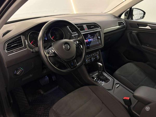 Black Volkswagen Tiguan 2019 in Marijampole, with an engine capacity of 1.97 L and mileage of 107 thousand km for 19999 €, photo 3 on AUTOMOTO.COM.LV