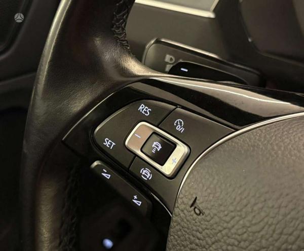 Black Volkswagen Tiguan 2019 in Marijampole, with an engine capacity of 1.97 L and mileage of 107 thousand km for 19999 €, photo 6 on AUTOMOTO.COM.LV
