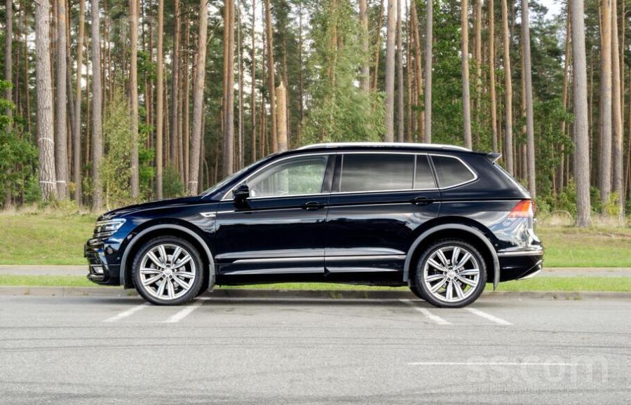 Black Volkswagen Tiguan 2019 in Riga, with an engine capacity of 2.00 L and mileage of 253 thousand km for 18490 €, photo 5 on AUTOMOTO.COM.LV