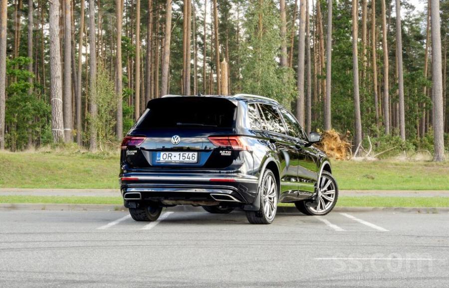 Black Volkswagen Tiguan 2019 in Riga, with an engine capacity of 2.00 L and mileage of 253 thousand km for 18490 €, photo 6 on AUTOMOTO.COM.LV