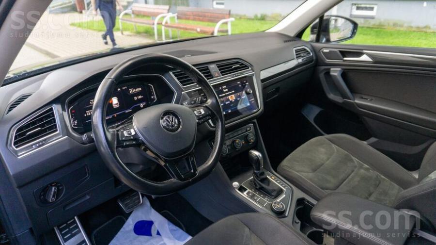Black Volkswagen Tiguan 2019 in Riga, with an engine capacity of 2.00 L and mileage of 253 thousand km for 18490 €, photo 10 on AUTOMOTO.COM.LV