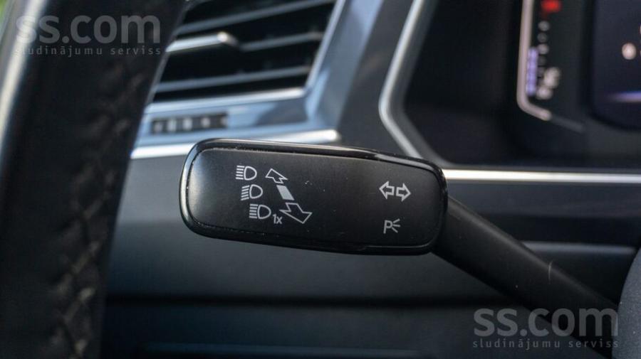Black Volkswagen Tiguan 2019 in Riga, with an engine capacity of 2.00 L and mileage of 253 thousand km for 18490 €, photo 25 on AUTOMOTO.COM.LV
