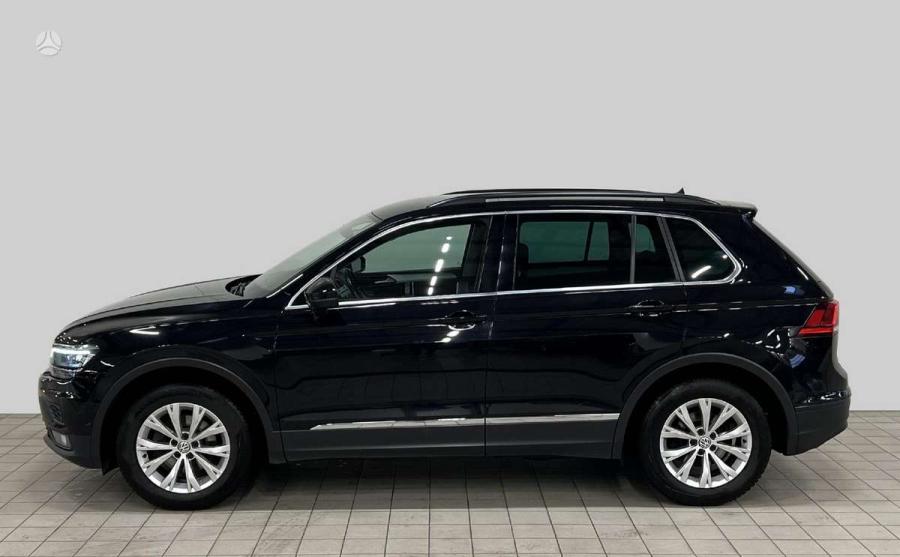 Melns Volkswagen Tiguan 2020 Kauņa, ar dzinēja tilpumu 1.50 L un nobraukumu 128 tūkst. km par 18500 €, foto 3 vietnē AUTOMOTO.COM.LV