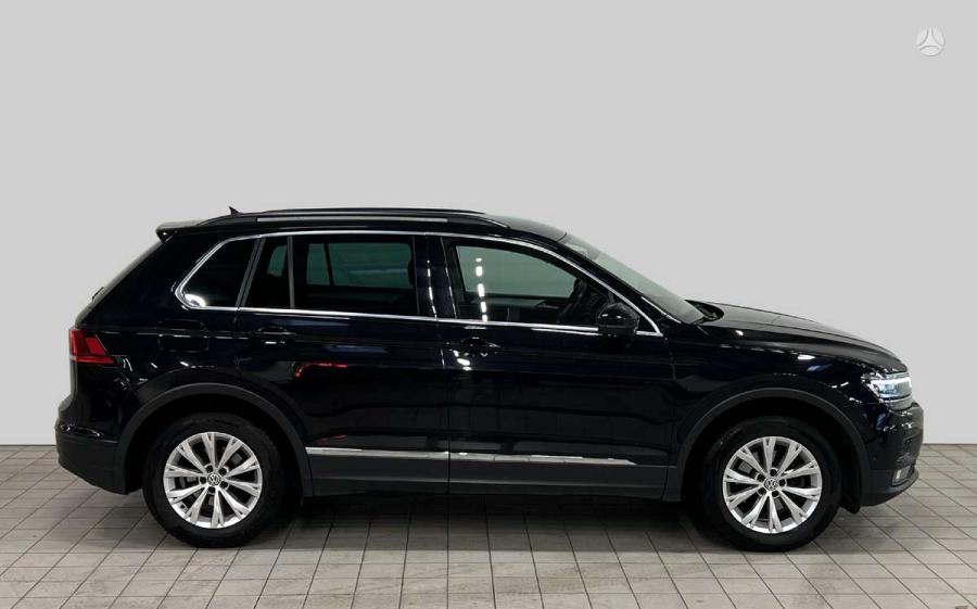 Melns Volkswagen Tiguan 2020 Kauņa, ar dzinēja tilpumu 1.50 L un nobraukumu 128 tūkst. km par 18500 €, foto 4 vietnē AUTOMOTO.COM.LV
