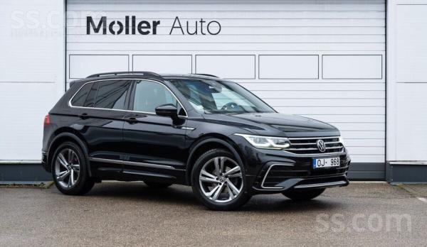 Black Volkswagen Tiguan 2020 in Riga, with an engine capacity of 1.50 L and mileage of 82 thousand km for 25200 €, photo 2 on AUTOMOTO.COM.LV