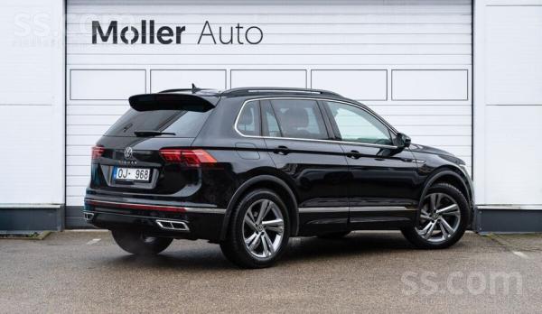 Black Volkswagen Tiguan 2020 in Riga, with an engine capacity of 1.50 L and mileage of 82 thousand km for 25200 €, photo 3 on AUTOMOTO.COM.LV