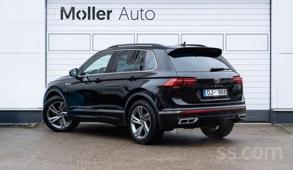 Black Volkswagen Tiguan 2020 in Riga, with an engine capacity of 1.50 L and mileage of 82 thousand km for 25200 €, photo 4 on AUTOMOTO.COM.LV