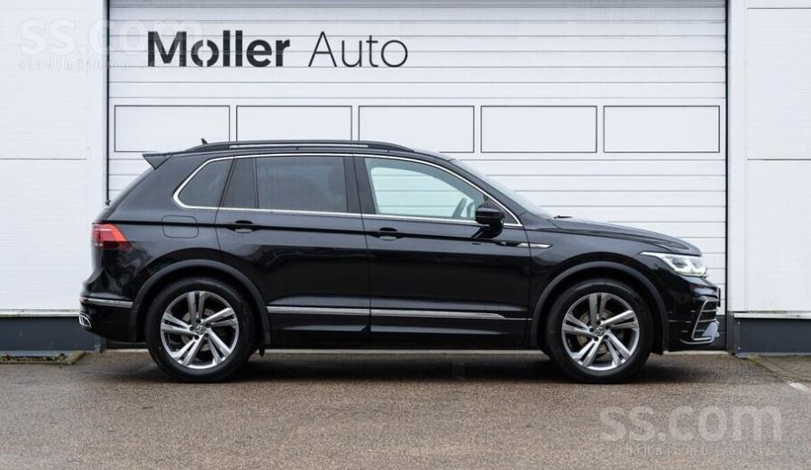 Black Volkswagen Tiguan 2020 in Riga, with an engine capacity of 1.50 L and mileage of 82 thousand km for 26600 €, photo 5 on AUTOMOTO.COM.LV