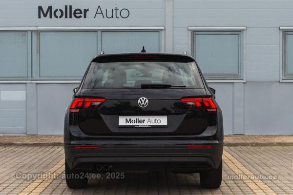Black Volkswagen Tiguan 2020 in Ventspils, with an engine capacity of 2.00 L and mileage of 172 thousand km for 18958 €, photo 4 on AUTOMOTO.COM.LV