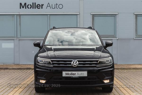 Black Volkswagen Tiguan 2020 in Ventspils, with an engine capacity of 2.00 L and mileage of 172 thousand km for 18958 €, photo 8 on AUTOMOTO.COM.LV