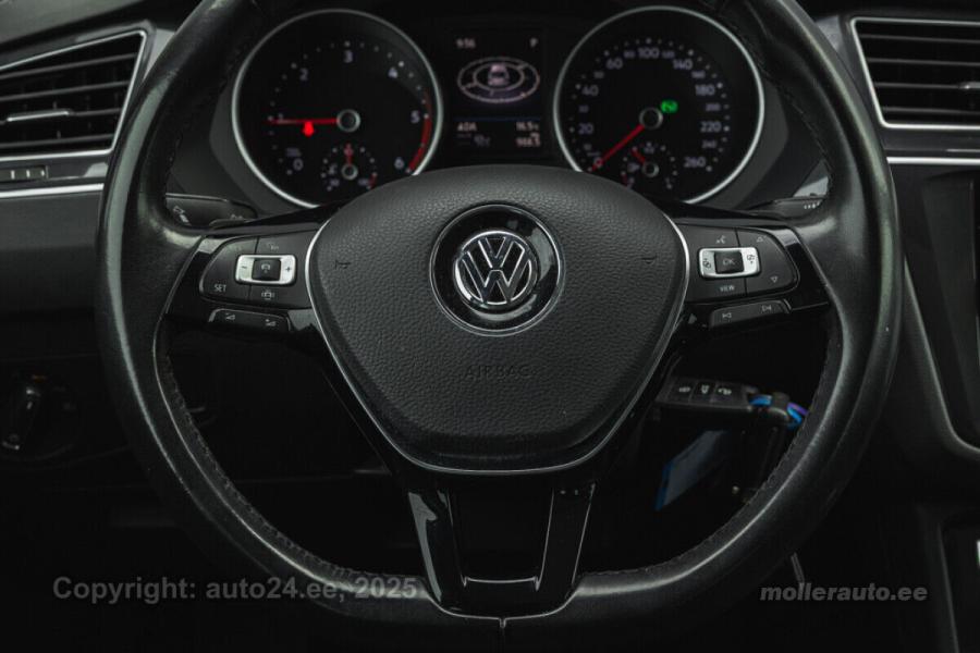 Melns Volkswagen Tiguan 2020 Ventspils, ar dzinēja tilpumu 2.00 L un nobraukumu 172 tūkst. km par 18958 €, foto 19 vietnē AUTOMOTO.COM.LV