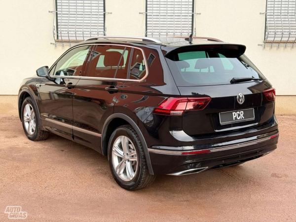Black Volkswagen Tiguan 2020 in Kaunas, with an engine capacity of 2.00 L and mileage of 46 thousand km for 31669 €, photo 7 on AUTOMOTO.COM.LV