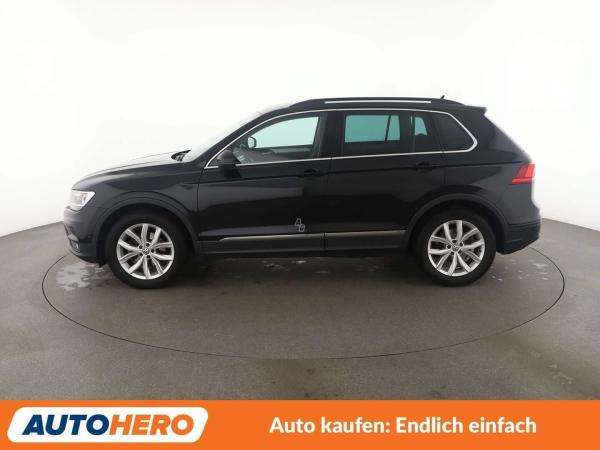 Black Volkswagen Tiguan 2020 in Kaunas, with an engine capacity of 1.50 L and mileage of 64 thousand km for 25603 €, photo 3 on AUTOMOTO.COM.LV