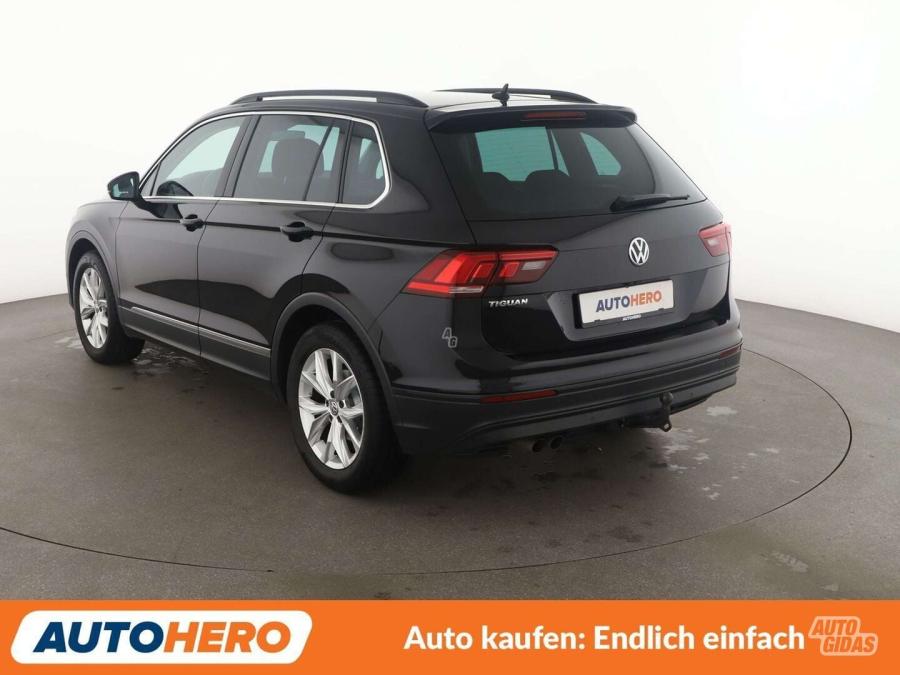 Melns Volkswagen Tiguan 2020 Kauņa, ar dzinēja tilpumu 1.50 L un nobraukumu 64 tūkst. km par 25603 €, foto 4 vietnē AUTOMOTO.COM.LV