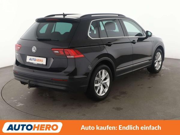 Black Volkswagen Tiguan 2020 in Kaunas, with an engine capacity of 1.50 L and mileage of 64 thousand km for 25603 €, photo 6 on AUTOMOTO.COM.LV
