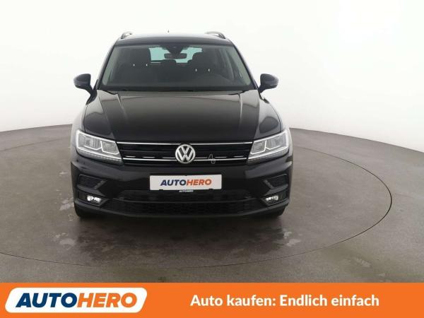 Black Volkswagen Tiguan 2020 in Kaunas, with an engine capacity of 1.50 L and mileage of 64 thousand km for 25603 €, photo 9 on AUTOMOTO.COM.LV