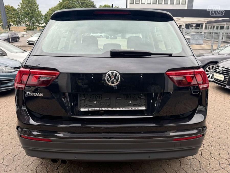 Melns Volkswagen Tiguan 2020 Kauņa, ar dzinēja tilpumu 2.00 L un nobraukumu 91 tūkst. km par 23428 €, foto 5 vietnē AUTOMOTO.COM.LV