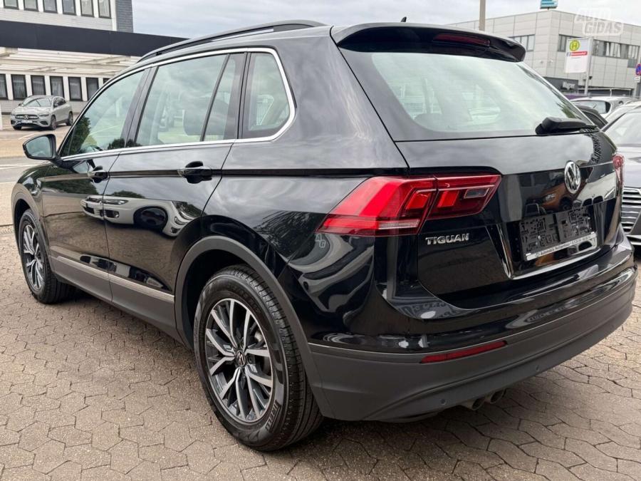 Melns Volkswagen Tiguan 2020 Kauņa, ar dzinēja tilpumu 2.00 L un nobraukumu 91 tūkst. km par 23428 €, foto 6 vietnē AUTOMOTO.COM.LV