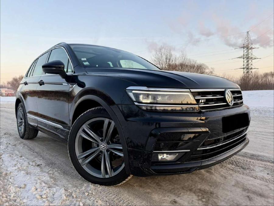Melns Volkswagen Tiguan 2020 Kauņa, ar dzinēja tilpumu 1.50 L un nobraukumu 170 tūkst. km par 19999 €, foto 1 vietnē AUTOMOTO.COM.LV