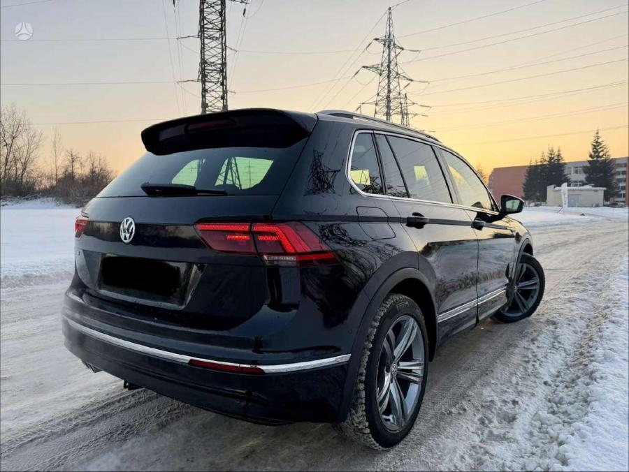 Melns Volkswagen Tiguan 2020 Kauņa, ar dzinēja tilpumu 1.50 L un nobraukumu 170 tūkst. km par 19999 €, foto 3 vietnē AUTOMOTO.COM.LV