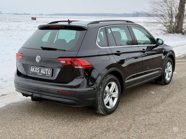 Black Volkswagen Tiguan 2020 in Vilkaviskis, with an engine capacity of 1.97 L and mileage of 265 thousand km for 16800 €, photo 3 on AUTOMOTO.COM.LV