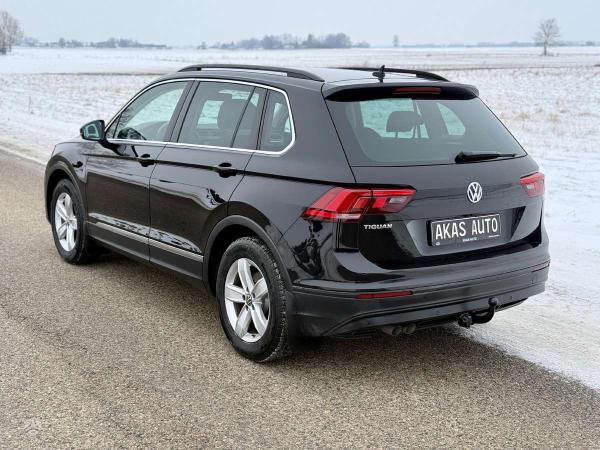 Black Volkswagen Tiguan 2020 in Vilkaviskis, with an engine capacity of 1.97 L and mileage of 265 thousand km for 16800 €, photo 4 on AUTOMOTO.COM.LV