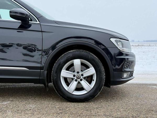 Black Volkswagen Tiguan 2020 in Vilkaviskis, with an engine capacity of 1.97 L and mileage of 265 thousand km for 16800 €, photo 8 on AUTOMOTO.COM.LV