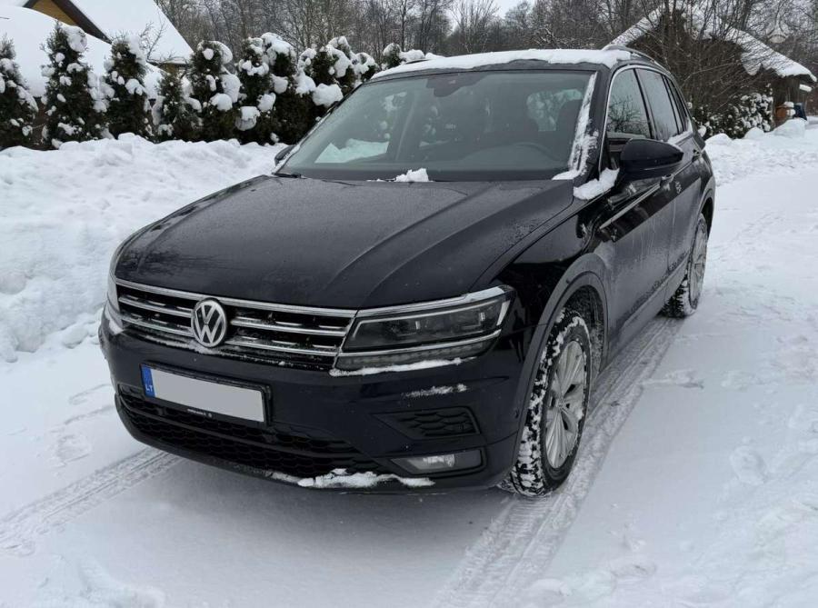 Black Volkswagen Tiguan 2020 in Vilnius, with an engine capacity of 1.97 L and mileage of 76 thousand km for 19500 €, photo 1 on AUTOMOTO.COM.LV