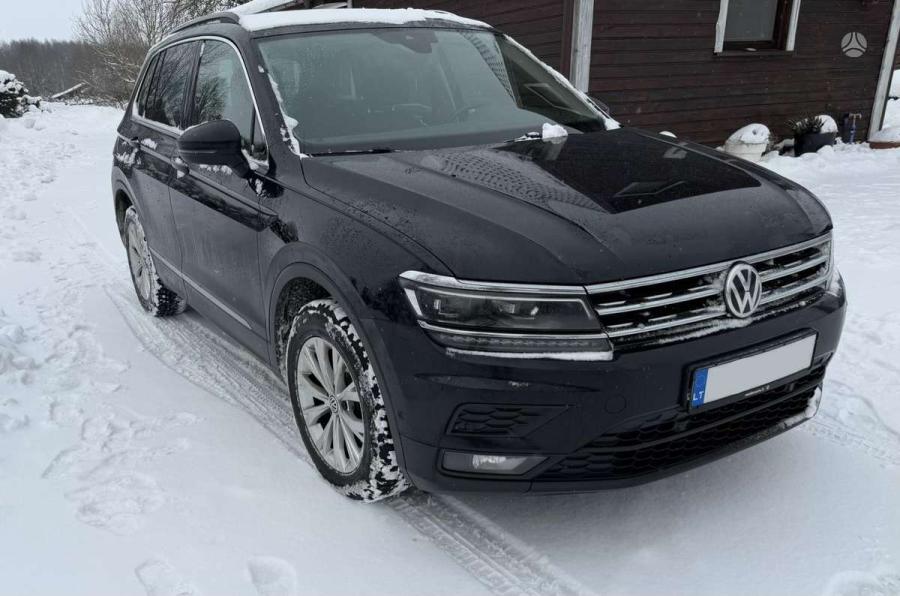 Black Volkswagen Tiguan 2020 in Vilnius, with an engine capacity of 1.97 L and mileage of 76 thousand km for 19500 €, photo 2 on AUTOMOTO.COM.LV