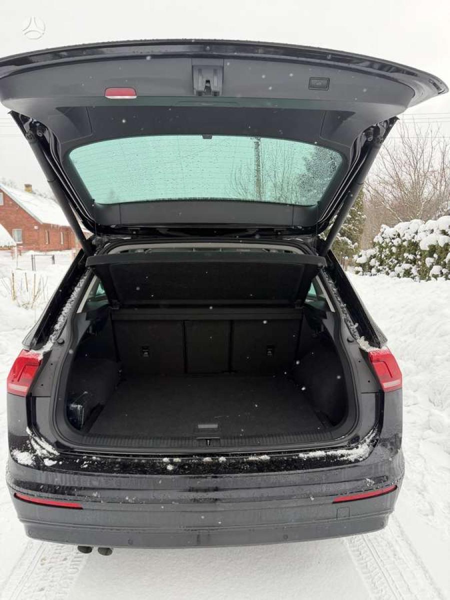Black Volkswagen Tiguan 2020 in Vilnius, with an engine capacity of 1.97 L and mileage of 76 thousand km for 19500 €, photo 7 on AUTOMOTO.COM.LV