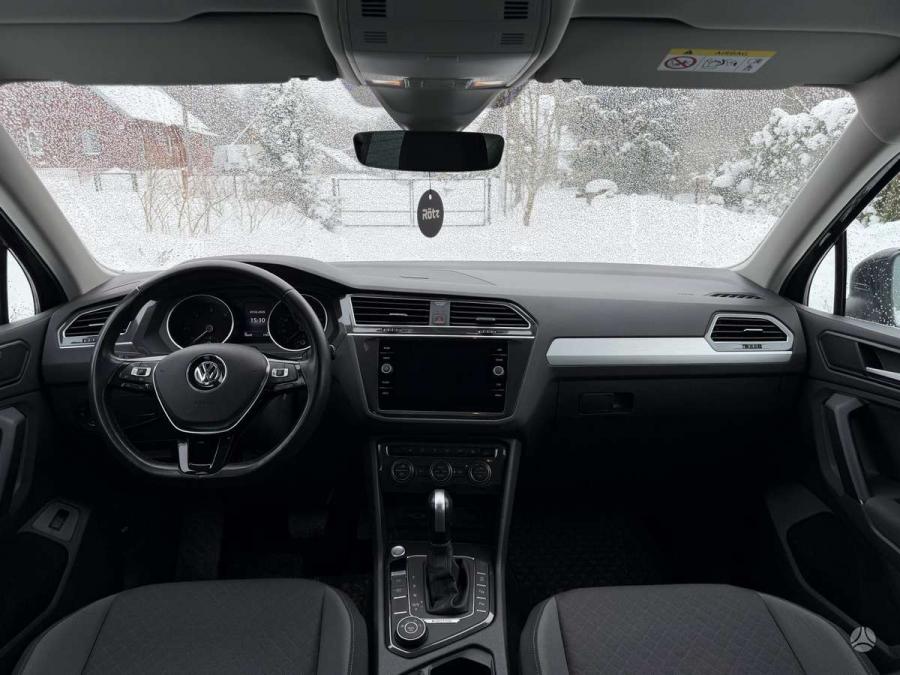 Black Volkswagen Tiguan 2020 in Vilnius, with an engine capacity of 1.97 L and mileage of 76 thousand km for 19500 €, photo 11 on AUTOMOTO.COM.LV