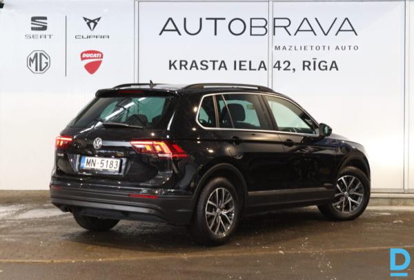 Black Volkswagen Tiguan 2020 in Riga, with an engine capacity of 1.50 L and mileage of 177 thousand km for 18400 €, photo 2 on AUTOMOTO.COM.LV