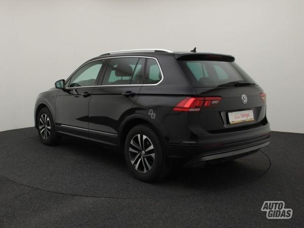Black Volkswagen Tiguan 2020 in Vilnius, with an engine capacity of 2.00 L and mileage of 183 thousand km for 19699 €, photo 7 on AUTOMOTO.COM.LV