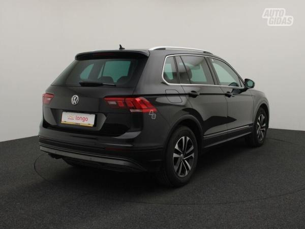 Black Volkswagen Tiguan 2020 in Vilnius, with an engine capacity of 2.00 L and mileage of 183 thousand km for 19699 €, photo 8 on AUTOMOTO.COM.LV