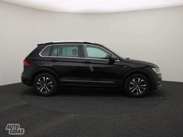 Black Volkswagen Tiguan 2020 in Vilnius, with an engine capacity of 2.00 L and mileage of 183 thousand km for 19699 €, photo 9 on AUTOMOTO.COM.LV