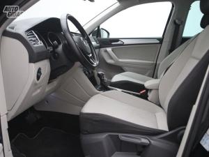 Black Volkswagen Tiguan 2020 in Vilnius, with an engine capacity of 2.00 L and mileage of 176 thousand km for 18999 €, photo 4 on AUTOMOTO.COM.LV