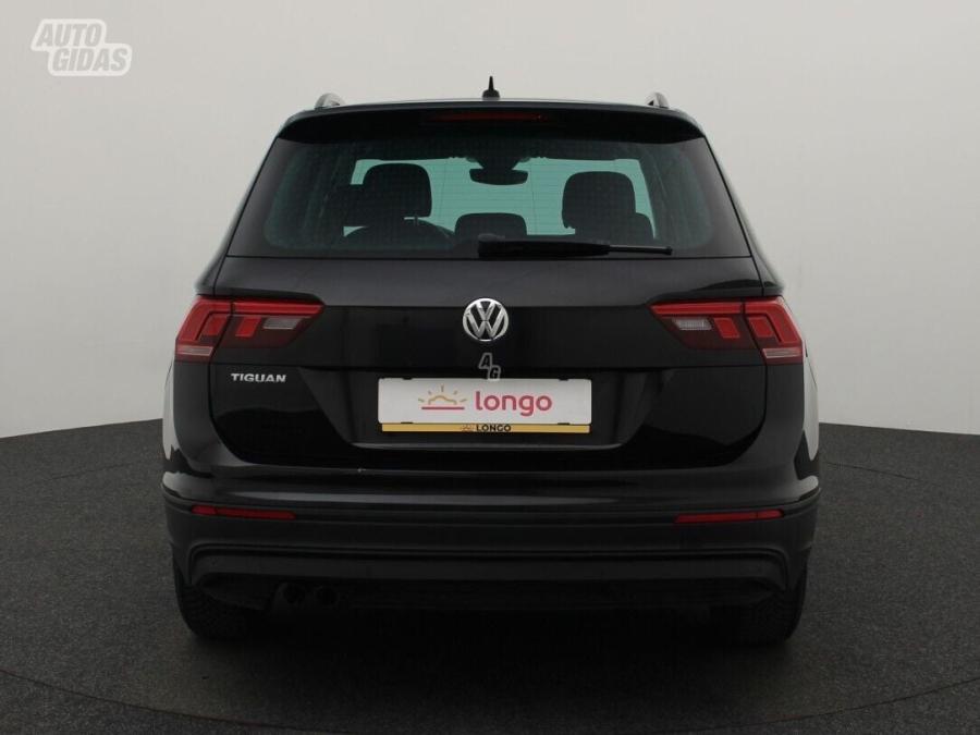 Black Volkswagen Tiguan 2020 in Vilnius, with an engine capacity of 2.00 L and mileage of 176 thousand km for 18999 €, photo 5 on AUTOMOTO.COM.LV