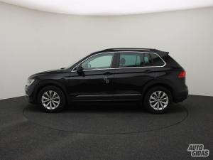 Black Volkswagen Tiguan 2020 in Vilnius, with an engine capacity of 2.00 L and mileage of 176 thousand km for 18999 €, photo 6 on AUTOMOTO.COM.LV
