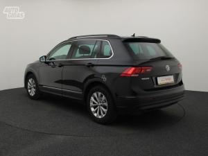Black Volkswagen Tiguan 2020 in Vilnius, with an engine capacity of 2.00 L and mileage of 176 thousand km for 18999 €, photo 7 on AUTOMOTO.COM.LV