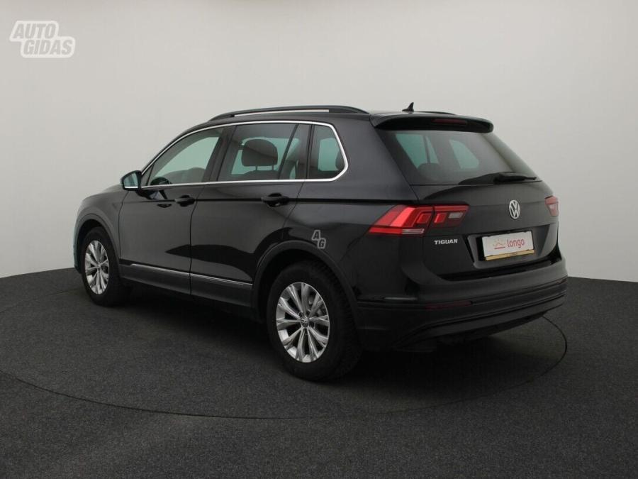 Black Volkswagen Tiguan 2020 in Vilnius, with an engine capacity of 2.00 L and mileage of 176 thousand km for 18999 €, photo 7 on AUTOMOTO.COM.LV