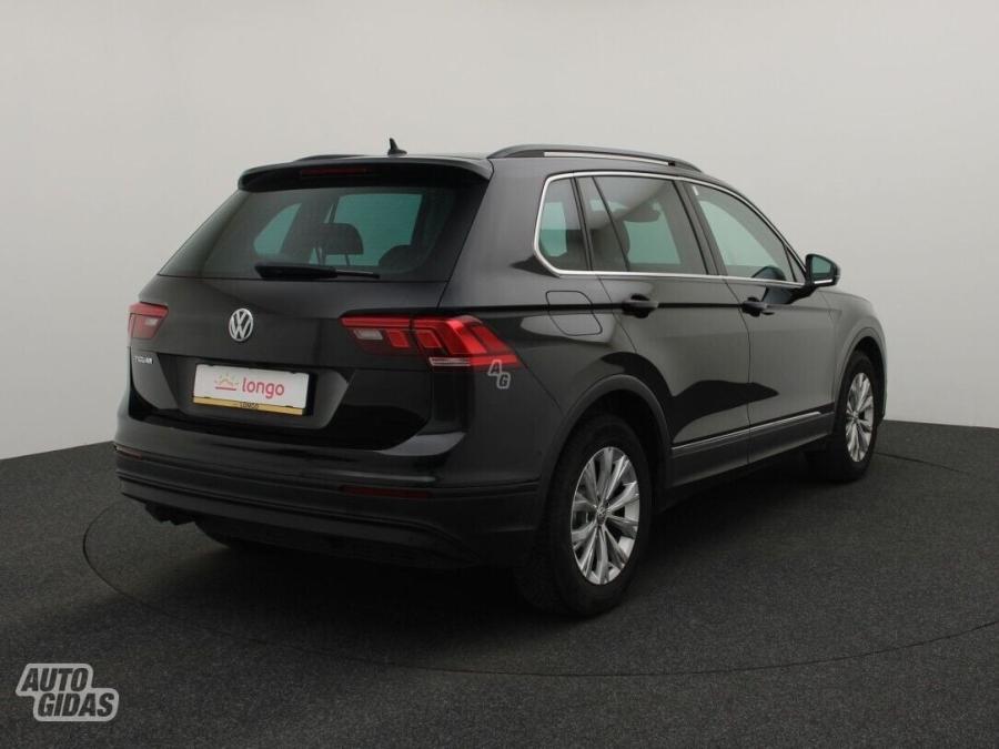 Black Volkswagen Tiguan 2020 in Vilnius, with an engine capacity of 2.00 L and mileage of 176 thousand km for 18999 €, photo 8 on AUTOMOTO.COM.LV