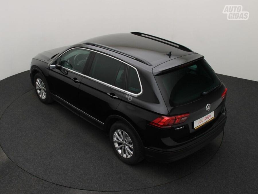 Black Volkswagen Tiguan 2020 in Vilnius, with an engine capacity of 2.00 L and mileage of 176 thousand km for 18999 €, photo 12 on AUTOMOTO.COM.LV