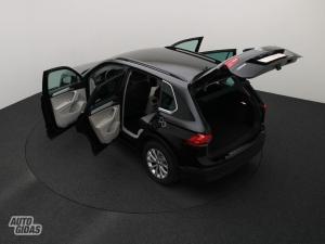 Black Volkswagen Tiguan 2020 in Vilnius, with an engine capacity of 2.00 L and mileage of 176 thousand km for 18999 €, photo 13 on AUTOMOTO.COM.LV