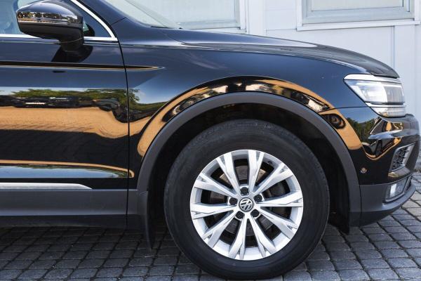 Black Volkswagen Tiguan 2020 in Ventspils, with an engine capacity of 2.00 L and mileage of 171 thousand km for 19000 €, photo 9 on AUTOMOTO.COM.LV