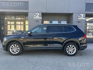 Black Volkswagen Tiguan 2020 in Riga, with an engine capacity of 2.00 L and mileage of 169 thousand km for 19500 €, photo 5 on AUTOMOTO.COM.LV