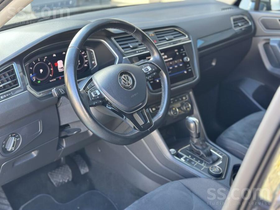 Black Volkswagen Tiguan 2020 in Riga, with an engine capacity of 2.00 L and mileage of 169 thousand km for 19500 €, photo 9 on AUTOMOTO.COM.LV