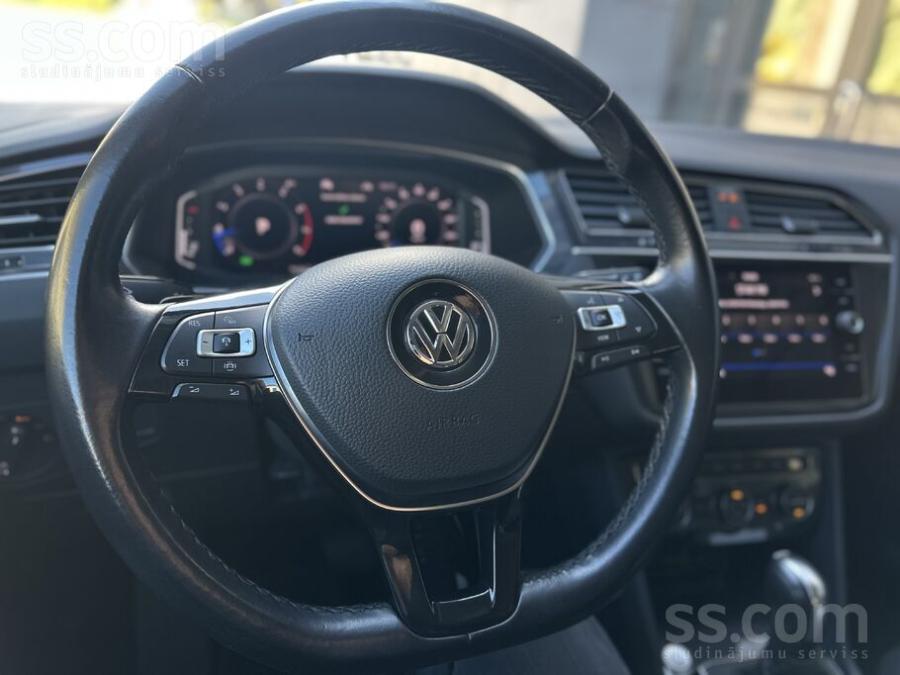 Black Volkswagen Tiguan 2020 in Riga, with an engine capacity of 2.00 L and mileage of 169 thousand km for 19500 €, photo 10 on AUTOMOTO.COM.LV